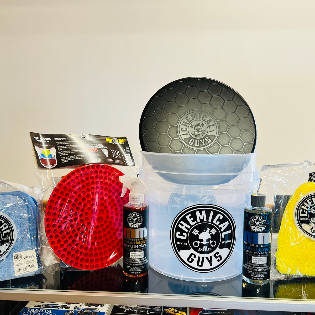 Chemical Guys Heavy Duty Detailing Bucket Kit - Matte Great Value Kit ...
